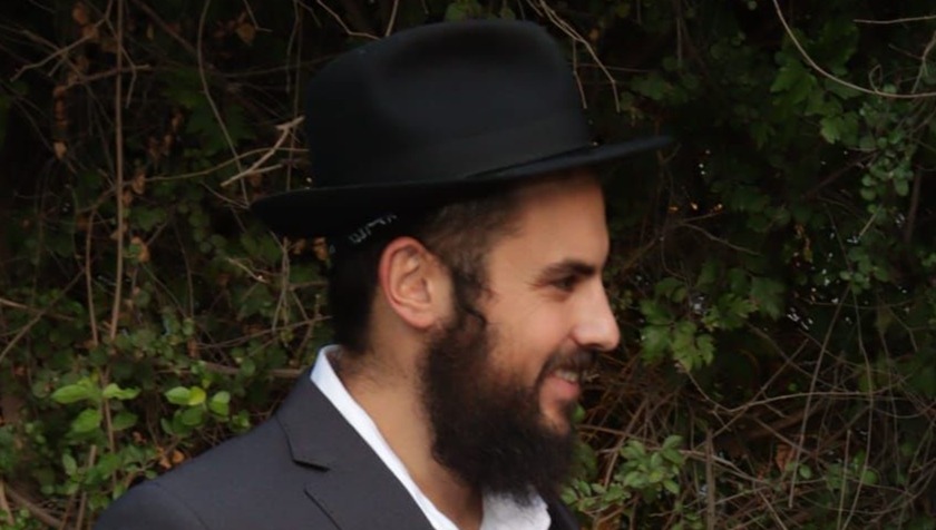 התפקיד הראשון של אסף הרץ אחרי החזרה בתשובה - כיפה